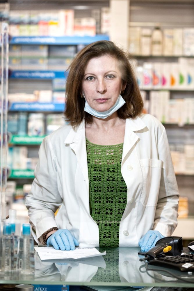 Πηλός Φαρμακοποιός 2 μεσαίο - Παρόντες